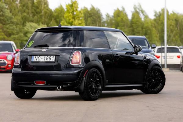 Melns MINI Cooper 2007 Jelgava, ar dzinēja tilpumu 1.60 L un nobraukumu 186 tūkst. km par 2700 €, foto 4 vietnē AUTOMOTO.COM.LV