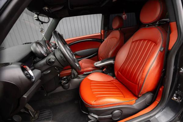 Melns MINI Cooper 2007 Jelgava, ar dzinēja tilpumu 1.60 L un nobraukumu 186 tūkst. km par 2700 €, foto 7 vietnē AUTOMOTO.COM.LV