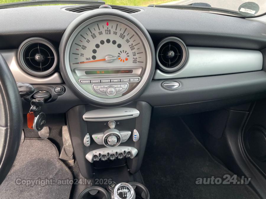Black MINI Cooper 2007 in Tartu, with an engine capacity of 1.60 L and mileage of 176 thousand km for 2990 €, photo 13 on AUTOMOTO.COM.LV