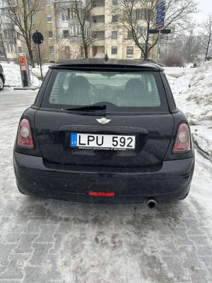 Black MINI Cooper 2008 in Vilnius, with an engine capacity of 1.60 L and mileage of 259 thousand km for 2300 €, photo 2 on AUTOMOTO.COM.LV