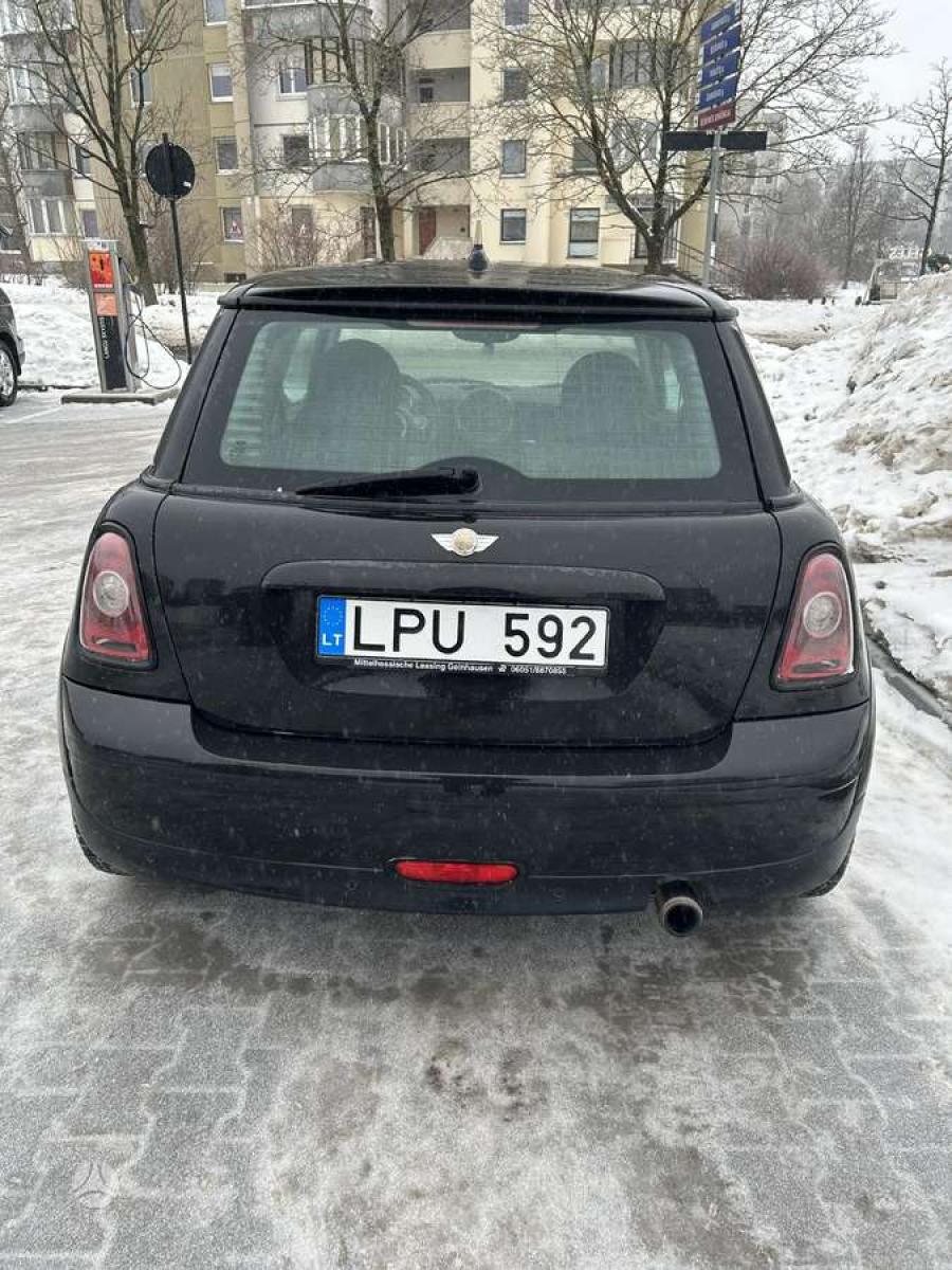 Black MINI Cooper 2008 in Vilnius, with an engine capacity of 1.60 L and mileage of 259 thousand km for 2300 €, photo 2 on AUTOMOTO.COM.LV