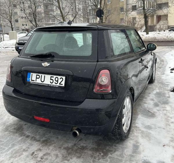 Melns MINI Cooper 2008 Viļņa, ar dzinēja tilpumu 1.60 L un nobraukumu 259 tūkst. km par 2300 €, foto 3 vietnē AUTOMOTO.COM.LV