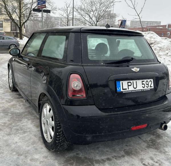 Melns MINI Cooper 2008 Viļņa, ar dzinēja tilpumu 1.60 L un nobraukumu 259 tūkst. km par 2300 €, foto 4 vietnē AUTOMOTO.COM.LV