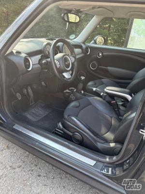 Black MINI Cooper 2008 in Prienai, with an engine capacity of 1.60 L and mileage of 260 thousand km for 2450 €, photo 13 on AUTOMOTO.COM.LV