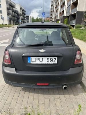 Melns MINI Cooper 2008 Viļņa, ar dzinēja tilpumu 1.60 L un nobraukumu 259 tūkst. km par 1800 €, foto 5 vietnē AUTOMOTO.COM.LV