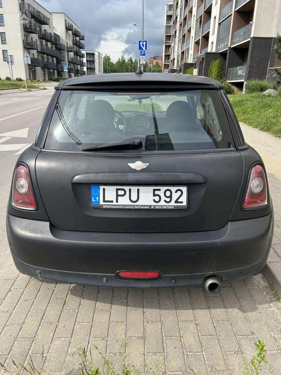Melns MINI Cooper 2008 Viļņa, ar dzinēja tilpumu 1.60 L un nobraukumu 259 tūkst. km par 1800 €, foto 5 vietnē AUTOMOTO.COM.LV