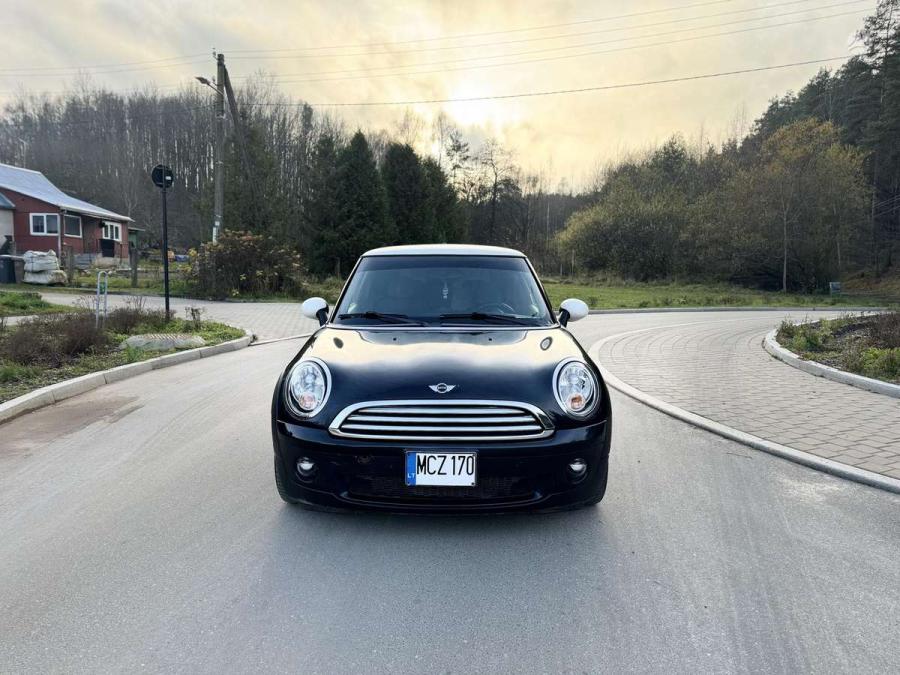 Black MINI Cooper 2008 in Vilnius, with an engine capacity of 1.60 L and mileage of 241 thousand km for 2799 €, photo 3 on AUTOMOTO.COM.LV