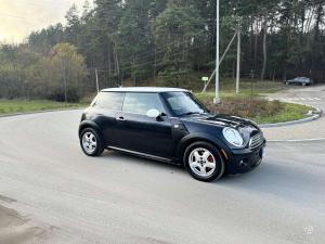 Black MINI Cooper 2008 in Vilnius, with an engine capacity of 1.60 L and mileage of 241 thousand km for 2799 €, photo 4 on AUTOMOTO.COM.LV