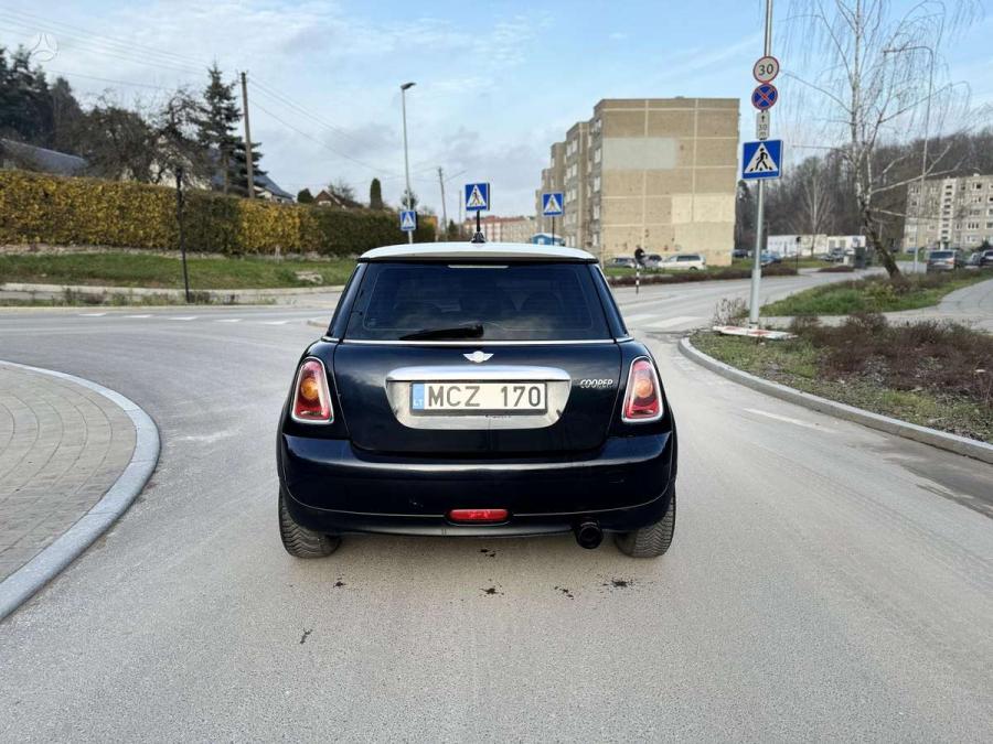 Black MINI Cooper 2008 in Vilnius, with an engine capacity of 1.60 L and mileage of 241 thousand km for 2799 €, photo 6 on AUTOMOTO.COM.LV