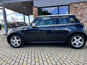 Black MINI Cooper 2009 in Talsi, with an engine capacity of 1.60 L and mileage of 157 thousand km for 3500 €, photo 3 on AUTOMOTO.COM.LV
