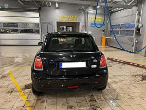 Black MINI Cooper 2010 in Vilnius, with an engine capacity of 1.60 L and mileage of 261 thousand km for 2850 €, photo 2 on AUTOMOTO.COM.LV