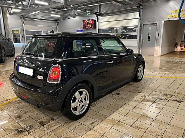 Melns MINI Cooper 2010 Viļņa, ar dzinēja tilpumu 1.60 L un nobraukumu 261 tūkst. km par 2850 €, foto 3 vietnē AUTOMOTO.COM.LV