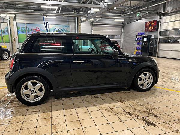 Melns MINI Cooper 2010 Viļņa, ar dzinēja tilpumu 1.60 L un nobraukumu 261 tūkst. km par 2850 €, foto 4 vietnē AUTOMOTO.COM.LV
