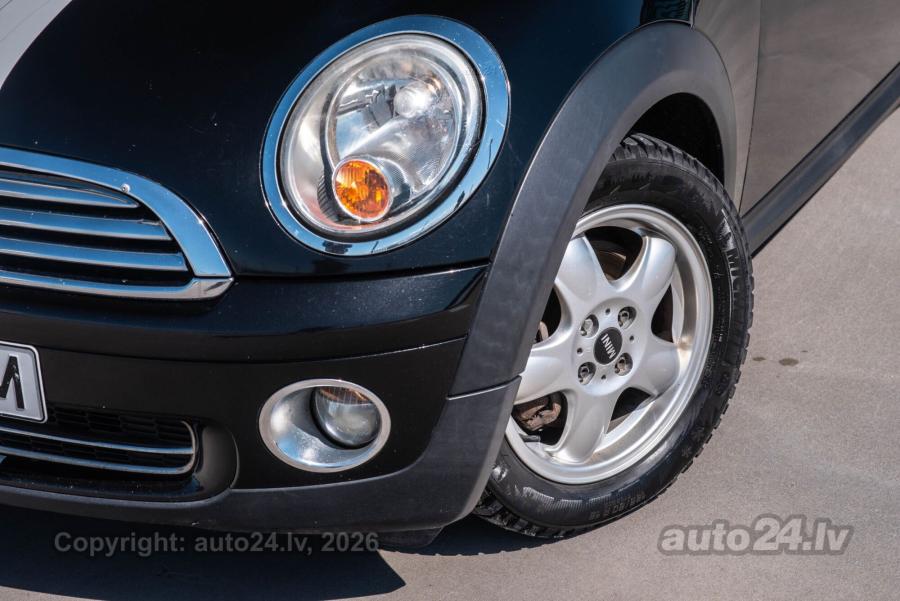 Black MINI Cooper 2010 in Tallinn, with an engine capacity of 1.60 L and mileage of 255 thousand km for 4500 €, photo 5 on AUTOMOTO.COM.LV
