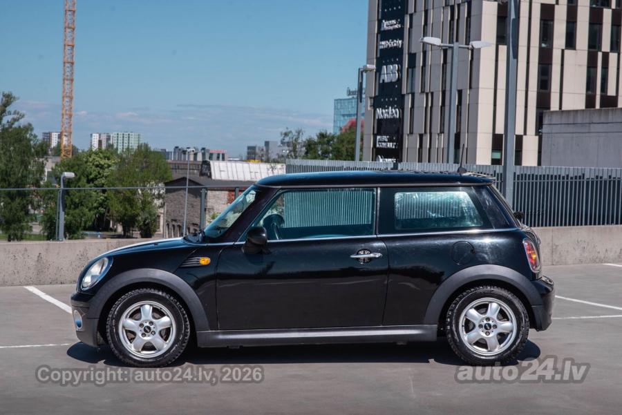 Black MINI Cooper 2010 in Tallinn, with an engine capacity of 1.60 L and mileage of 255 thousand km for 4500 €, photo 7 on AUTOMOTO.COM.LV