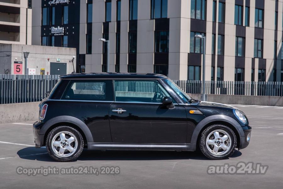 Black MINI Cooper 2010 in Tallinn, with an engine capacity of 1.60 L and mileage of 255 thousand km for 4500 €, photo 8 on AUTOMOTO.COM.LV