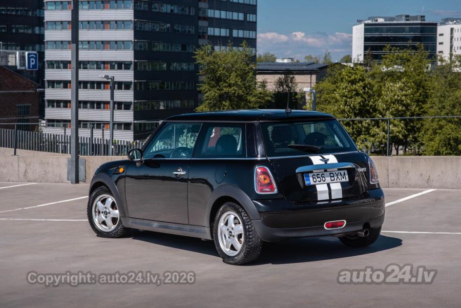 Black MINI Cooper 2010 in Tallinn, with an engine capacity of 1.60 L and mileage of 255 thousand km for 4500 €, photo 10 on AUTOMOTO.COM.LV