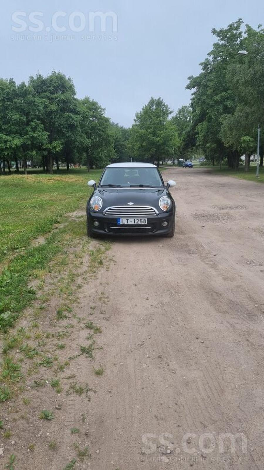 Black MINI Cooper 2011 in Riga, with an engine capacity of 1.60 L and mileage of 173 thousand km for 3600 €, photo 3 on AUTOMOTO.COM.LV