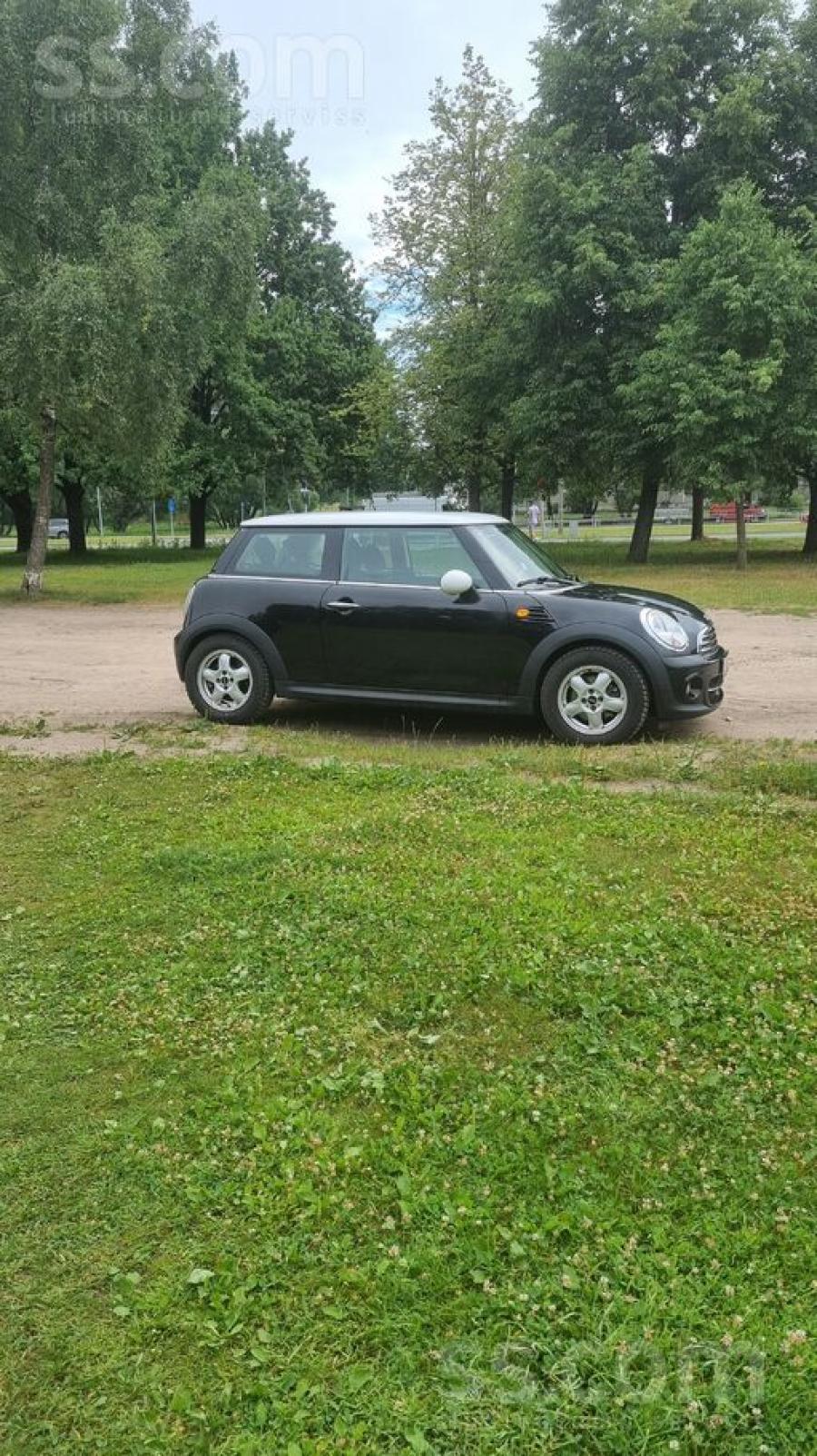 Black MINI Cooper 2011 in Riga, with an engine capacity of 1.60 L and mileage of 173 thousand km for 3600 €, photo 4 on AUTOMOTO.COM.LV