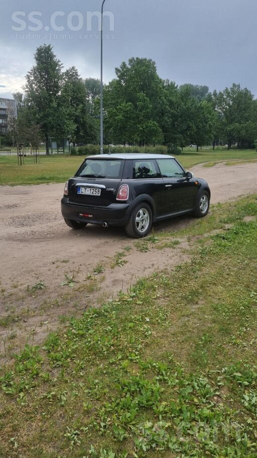 Black MINI Cooper 2011 in Riga, with an engine capacity of 1.60 L and mileage of 173 thousand km for 3600 €, photo 5 on AUTOMOTO.COM.LV
