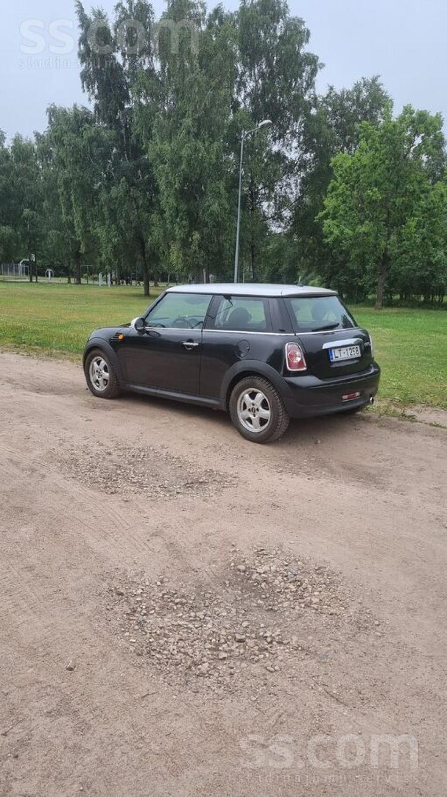 Black MINI Cooper 2011 in Riga, with an engine capacity of 1.60 L and mileage of 173 thousand km for 3600 €, photo 7 on AUTOMOTO.COM.LV