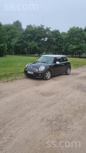 Black MINI Cooper 2011 in Riga, with an engine capacity of 1.60 L and mileage of 173 thousand km for 3600 €, photo 9 on AUTOMOTO.COM.LV