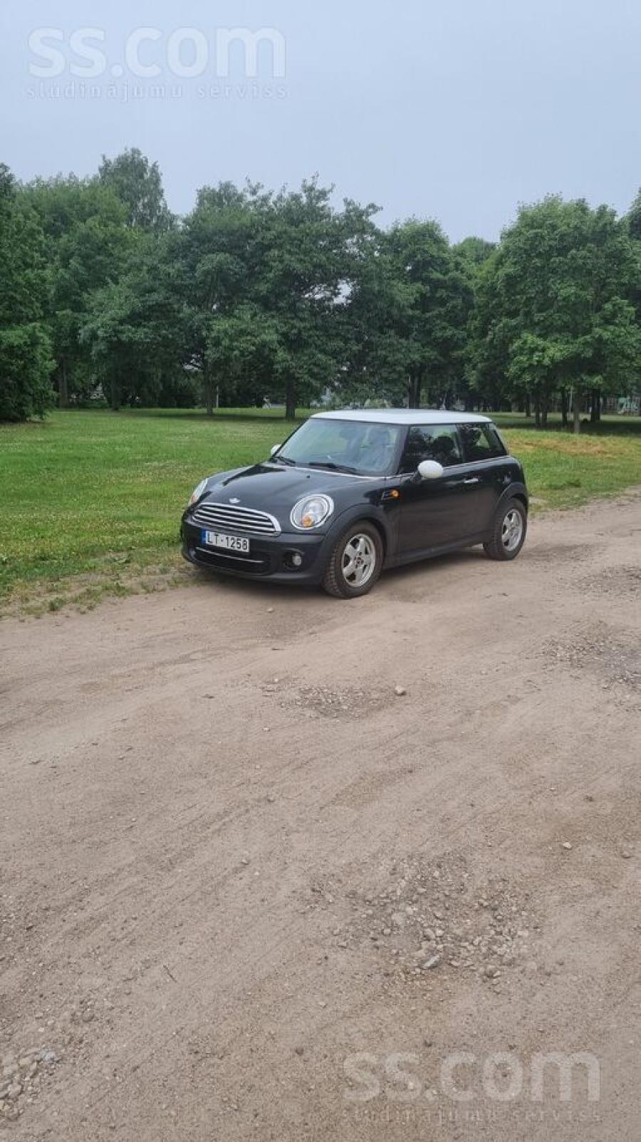 Black MINI Cooper 2011 in Riga, with an engine capacity of 1.60 L and mileage of 173 thousand km for 3600 €, photo 9 on AUTOMOTO.COM.LV