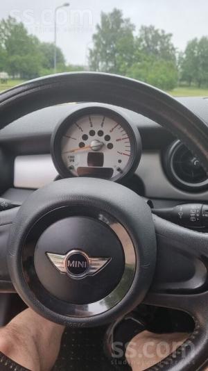Black MINI Cooper 2011 in Riga, with an engine capacity of 1.60 L and mileage of 173 thousand km for 3600 €, photo 11 on AUTOMOTO.COM.LV
