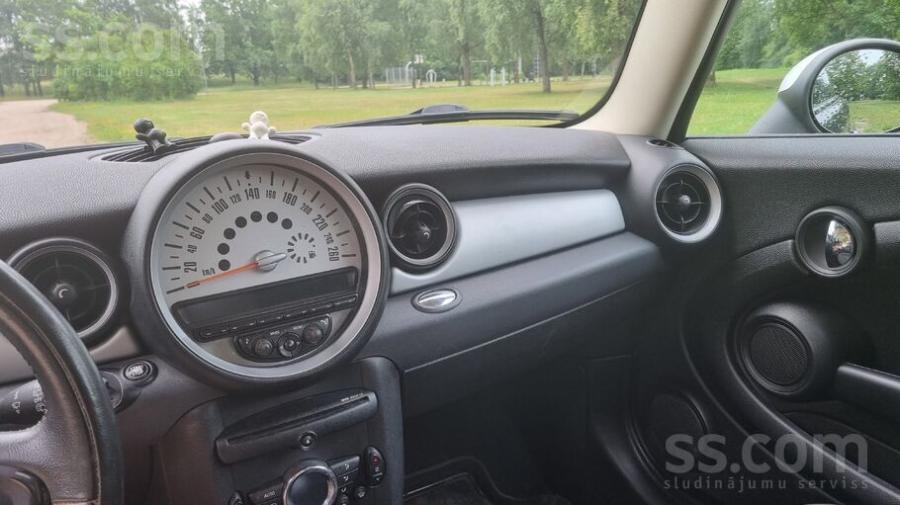 Black MINI Cooper 2011 in Riga, with an engine capacity of 1.60 L and mileage of 173 thousand km for 3600 €, photo 12 on AUTOMOTO.COM.LV