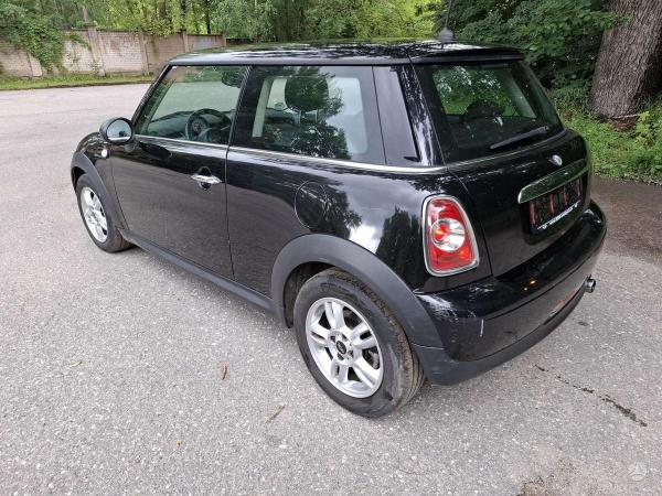 Black MINI Cooper 2011 in Alytus, with an engine capacity of 1.60 L and mileage of 242 thousand km for 3200 €, photo 4 on AUTOMOTO.COM.LV