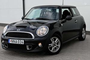 Black MINI Cooper 2012 in Kretinga, with an engine capacity of 1.56 L and mileage of 208 thousand km for 3999 €, photo 3 on AUTOMOTO.COM.LV