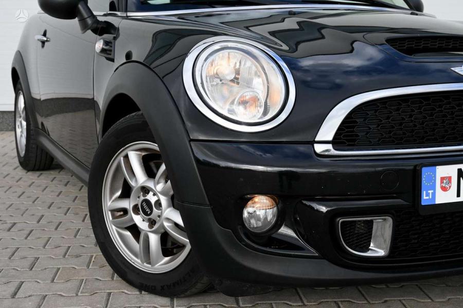 Black MINI Cooper 2012 in Kretinga, with an engine capacity of 1.56 L and mileage of 208 thousand km for 3999 €, photo 6 on AUTOMOTO.COM.LV