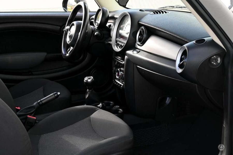 Black MINI Cooper 2012 in Kretinga, with an engine capacity of 1.56 L and mileage of 208 thousand km for 3999 €, photo 15 on AUTOMOTO.COM.LV