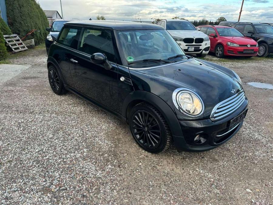 Black MINI Cooper 2012 in Jurbarkas, with an engine capacity of 1.60 L and mileage of 200 thousand km for 3450 €, photo 1 on AUTOMOTO.COM.LV