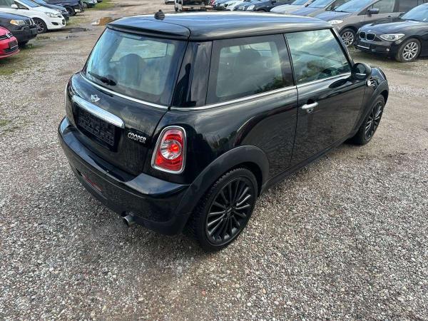 Black MINI Cooper 2012 in Jurbarkas, with an engine capacity of 1.60 L and mileage of 200 thousand km for 3450 €, photo 4 on AUTOMOTO.COM.LV