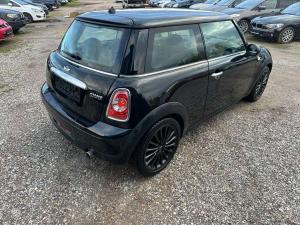 Black MINI Cooper 2012 in Jurbarkas, with an engine capacity of 1.60 L and mileage of 200 thousand km for 3450 €, photo 4 on AUTOMOTO.COM.LV