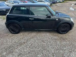 Black MINI Cooper 2012 in Jurbarkas, with an engine capacity of 1.60 L and mileage of 200 thousand km for 3450 €, photo 7 on AUTOMOTO.COM.LV