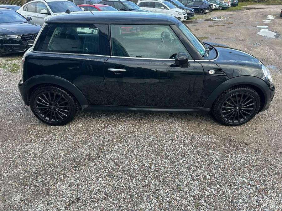 Black MINI Cooper 2012 in Jurbarkas, with an engine capacity of 1.60 L and mileage of 200 thousand km for 3450 €, photo 7 on AUTOMOTO.COM.LV