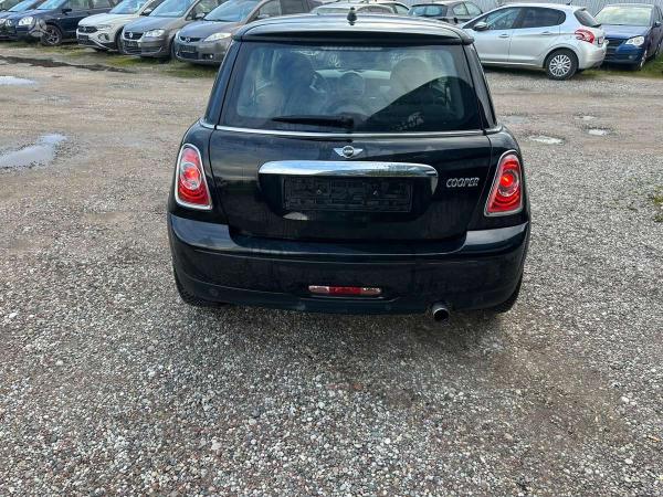 Black MINI Cooper 2012 in Jurbarkas, with an engine capacity of 1.60 L and mileage of 200 thousand km for 3450 €, photo 8 on AUTOMOTO.COM.LV