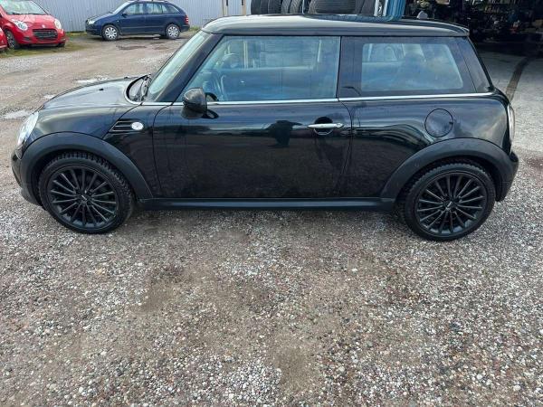Black MINI Cooper 2012 in Jurbarkas, with an engine capacity of 1.60 L and mileage of 200 thousand km for 3450 €, photo 9 on AUTOMOTO.COM.LV
