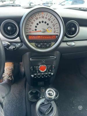 Black MINI Cooper 2012 in Jurbarkas, with an engine capacity of 1.60 L and mileage of 200 thousand km for 3450 €, photo 12 on AUTOMOTO.COM.LV