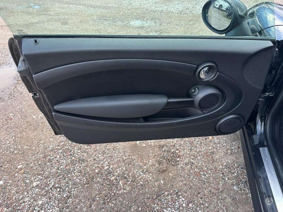 Black MINI Cooper 2012 in Jurbarkas, with an engine capacity of 1.60 L and mileage of 200 thousand km for 3450 €, photo 16 on AUTOMOTO.COM.LV