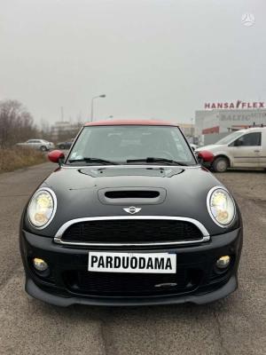 Black MINI Cooper 2013 in Panevezys, with an engine capacity of 1.60 L and mileage of 170 thousand km for 7800 €, photo 2 on AUTOMOTO.COM.LV