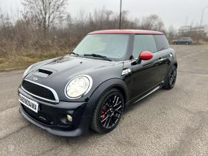 Black MINI Cooper 2013 in Panevezys, with an engine capacity of 1.60 L and mileage of 170 thousand km for 7800 €, photo 3 on AUTOMOTO.COM.LV
