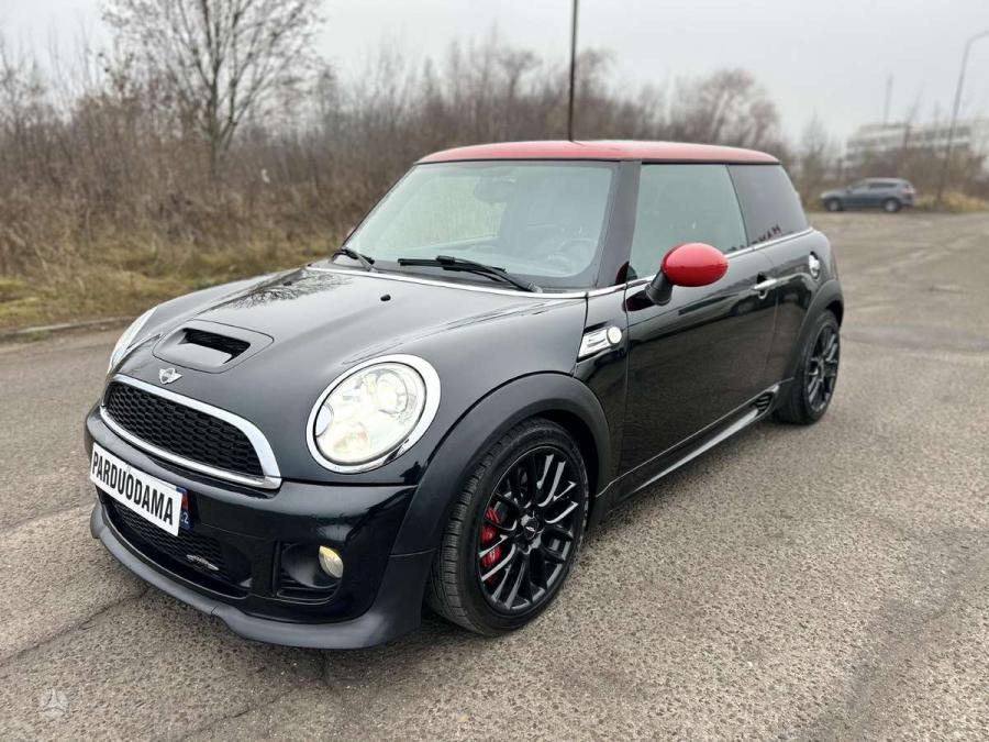 Black MINI Cooper 2013 in Panevezys, with an engine capacity of 1.60 L and mileage of 170 thousand km for 7800 €, photo 3 on AUTOMOTO.COM.LV