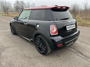 Black MINI Cooper 2013 in Panevezys, with an engine capacity of 1.60 L and mileage of 170 thousand km for 7800 €, photo 6 on AUTOMOTO.COM.LV