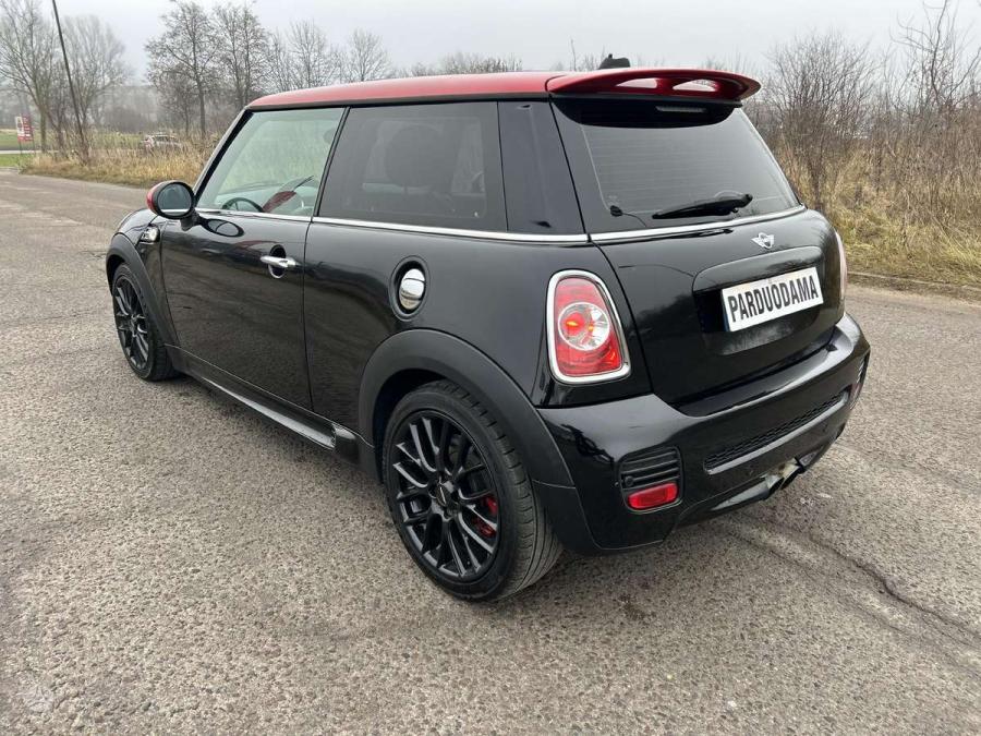 Black MINI Cooper 2013 in Panevezys, with an engine capacity of 1.60 L and mileage of 170 thousand km for 7800 €, photo 6 on AUTOMOTO.COM.LV