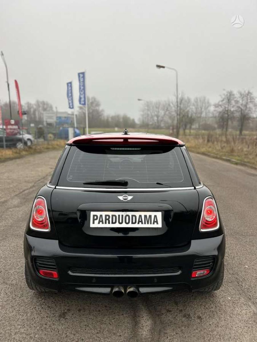 Black MINI Cooper 2013 in Panevezys, with an engine capacity of 1.60 L and mileage of 170 thousand km for 7800 €, photo 7 on AUTOMOTO.COM.LV