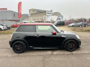 Black MINI Cooper 2013 in Panevezys, with an engine capacity of 1.60 L and mileage of 170 thousand km for 7800 €, photo 9 on AUTOMOTO.COM.LV