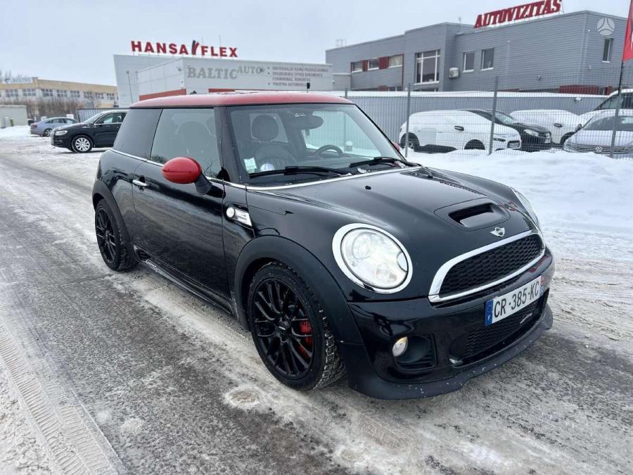 Black MINI Cooper 2013 in Panevezys, with an engine capacity of 1.60 L and mileage of 170 thousand km for 7700 €, photo 1 on AUTOMOTO.COM.LV